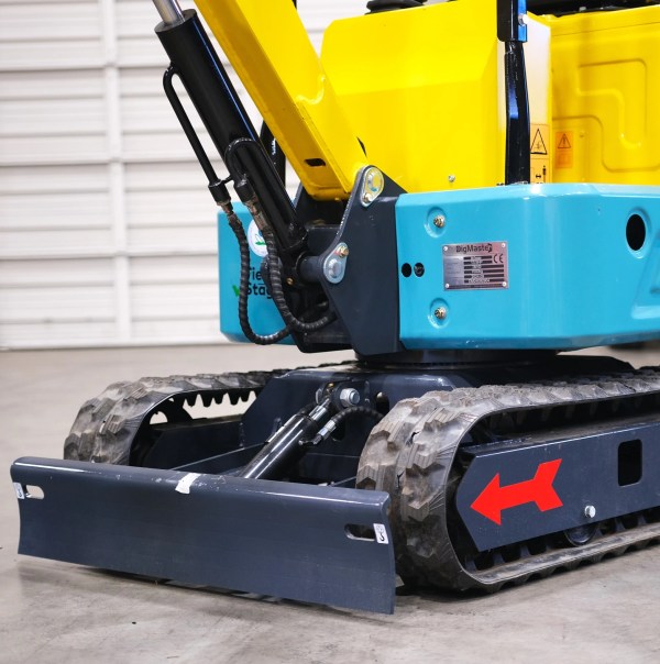Dig Master DM100 Mini Excavator — Compact, Gate-Friendly
